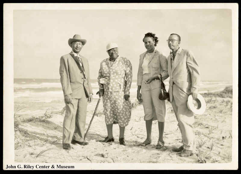 Group Photo on the Beach · Museum Collections · Riley Archives